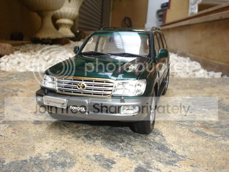 1/18 Toyota Land cruiser LC 100 (dealer version) | DiecastXchange Forum