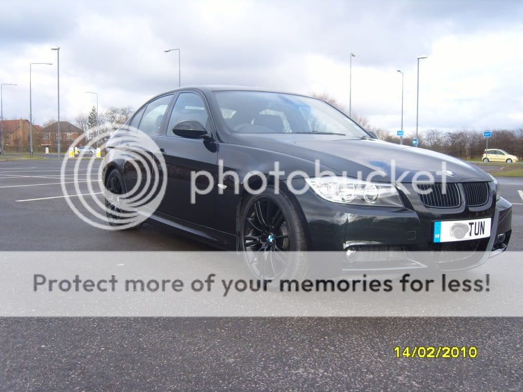 black E90 M Sport with blacked wheels
